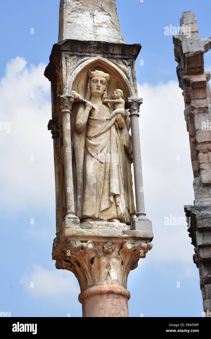 Colosseum outer wall hi-res stock photography and images - Alamy