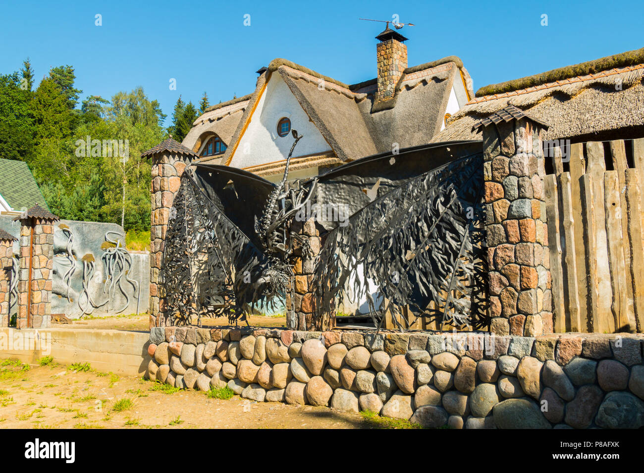 Reed roof house hi-res stock photography and images - Alamy