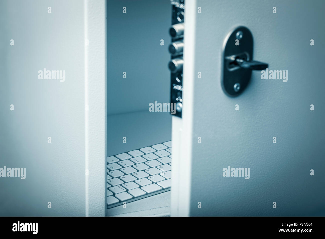Metal locker hi-res stock photography and images - Alamy