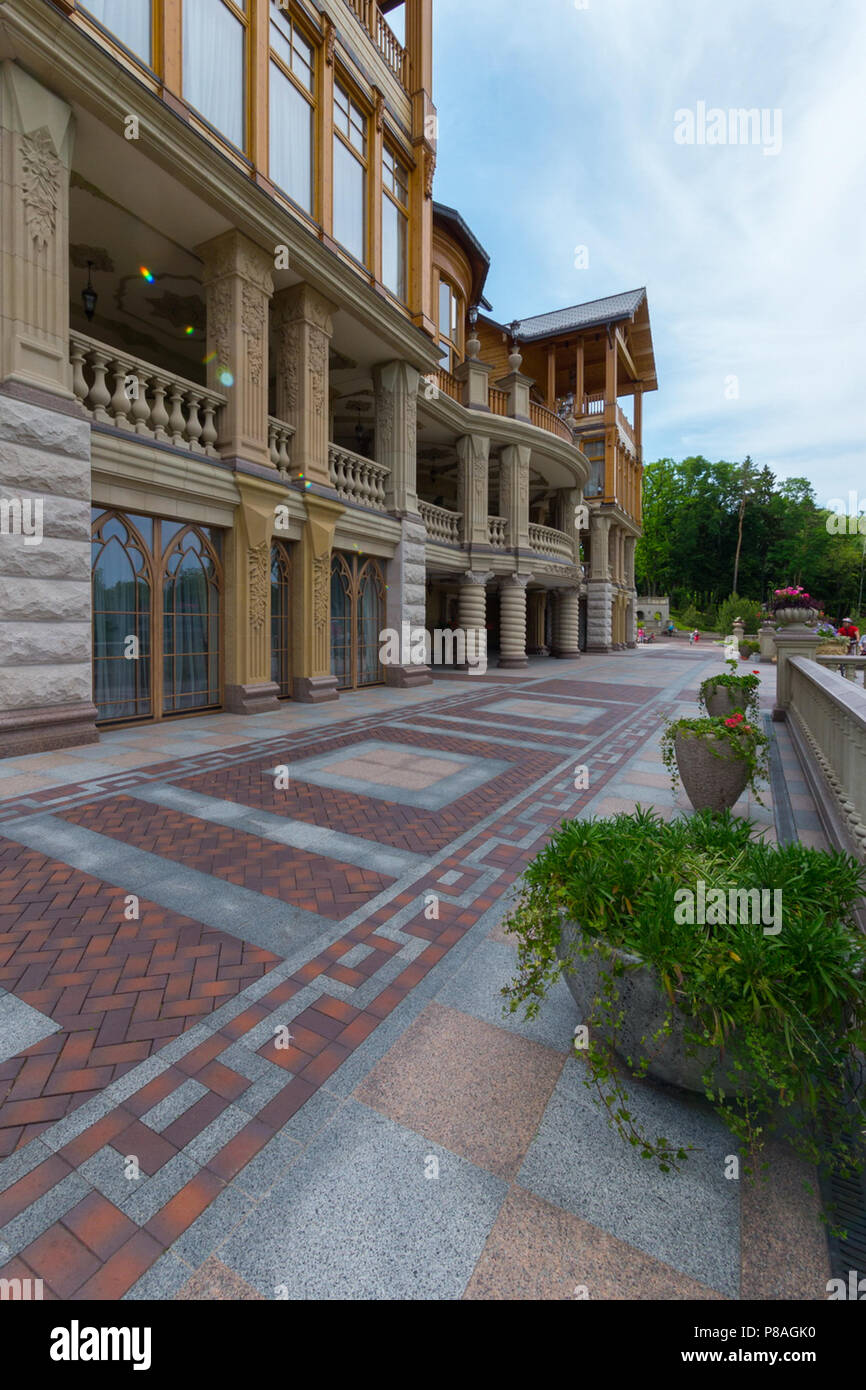 High rise building art palace hi-res stock photography and images - Alamy