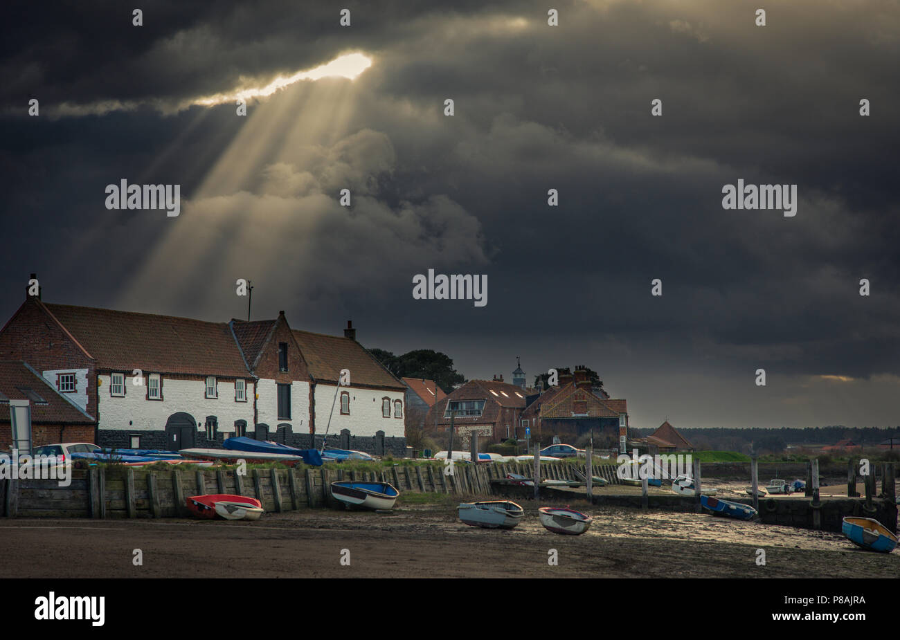 God beams hi-res stock photography and images - Alamy