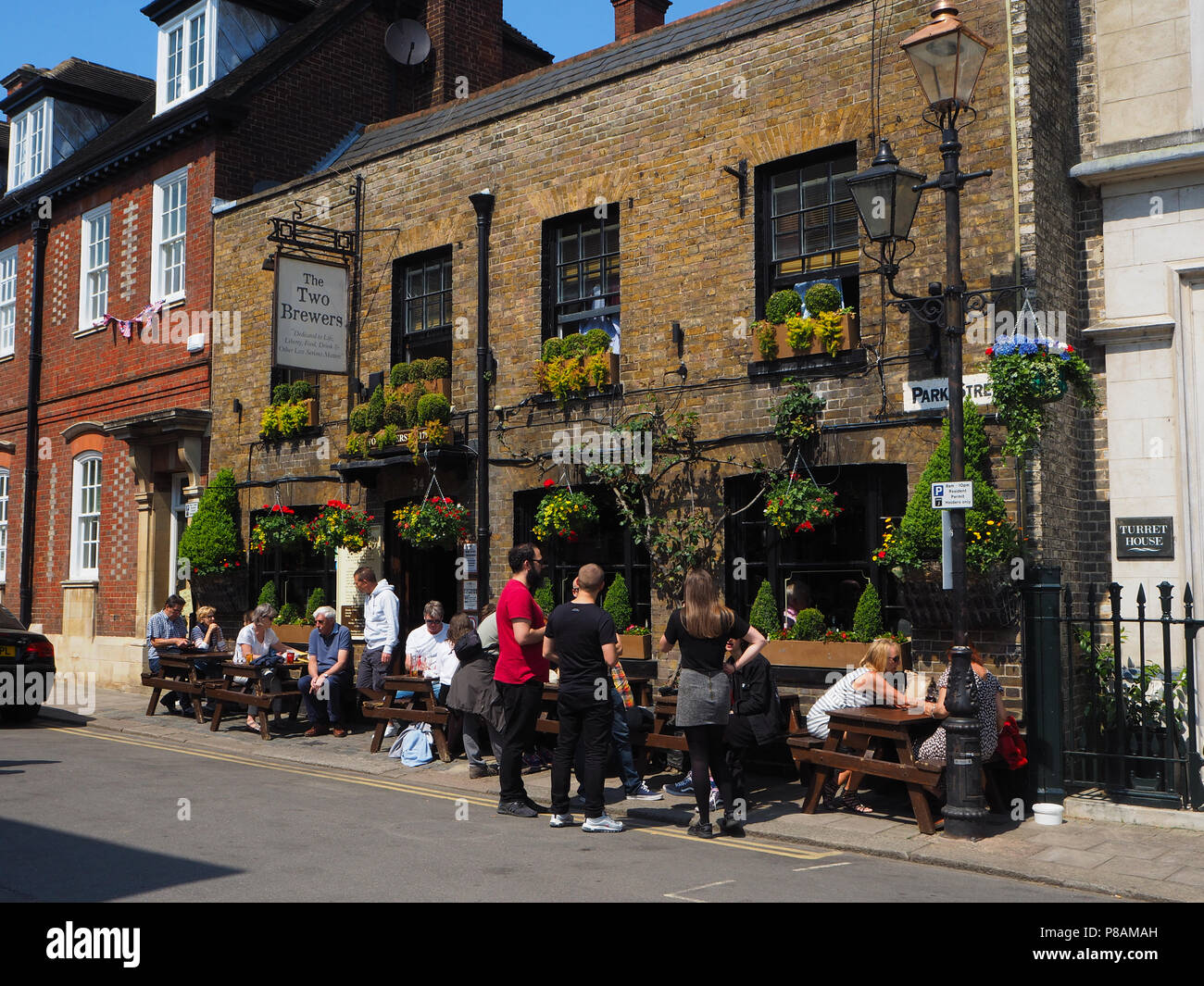 Old english pub hi-res stock photography and images - Alamy