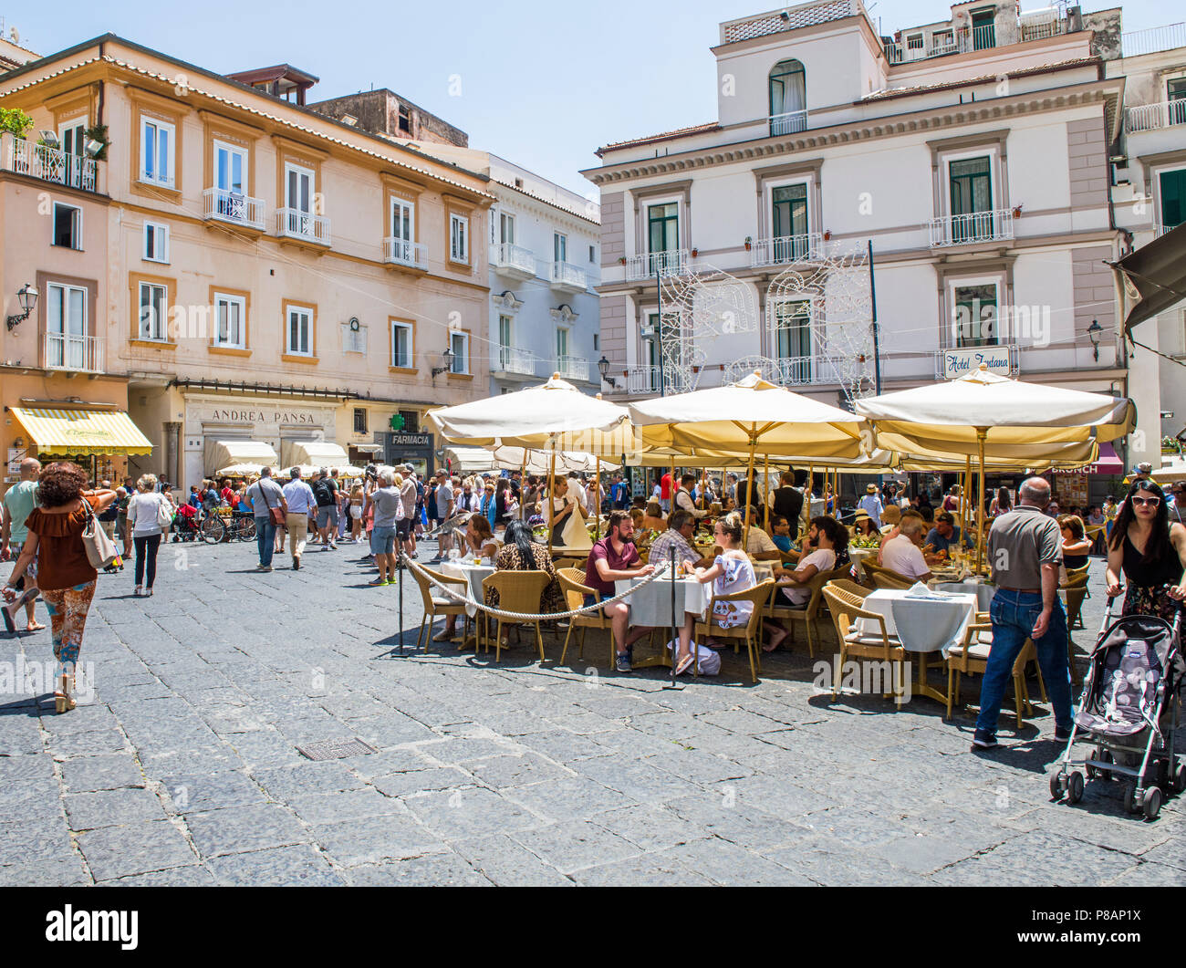 Duomo piazza in amalfi hi-res stock photography and images - Alamy