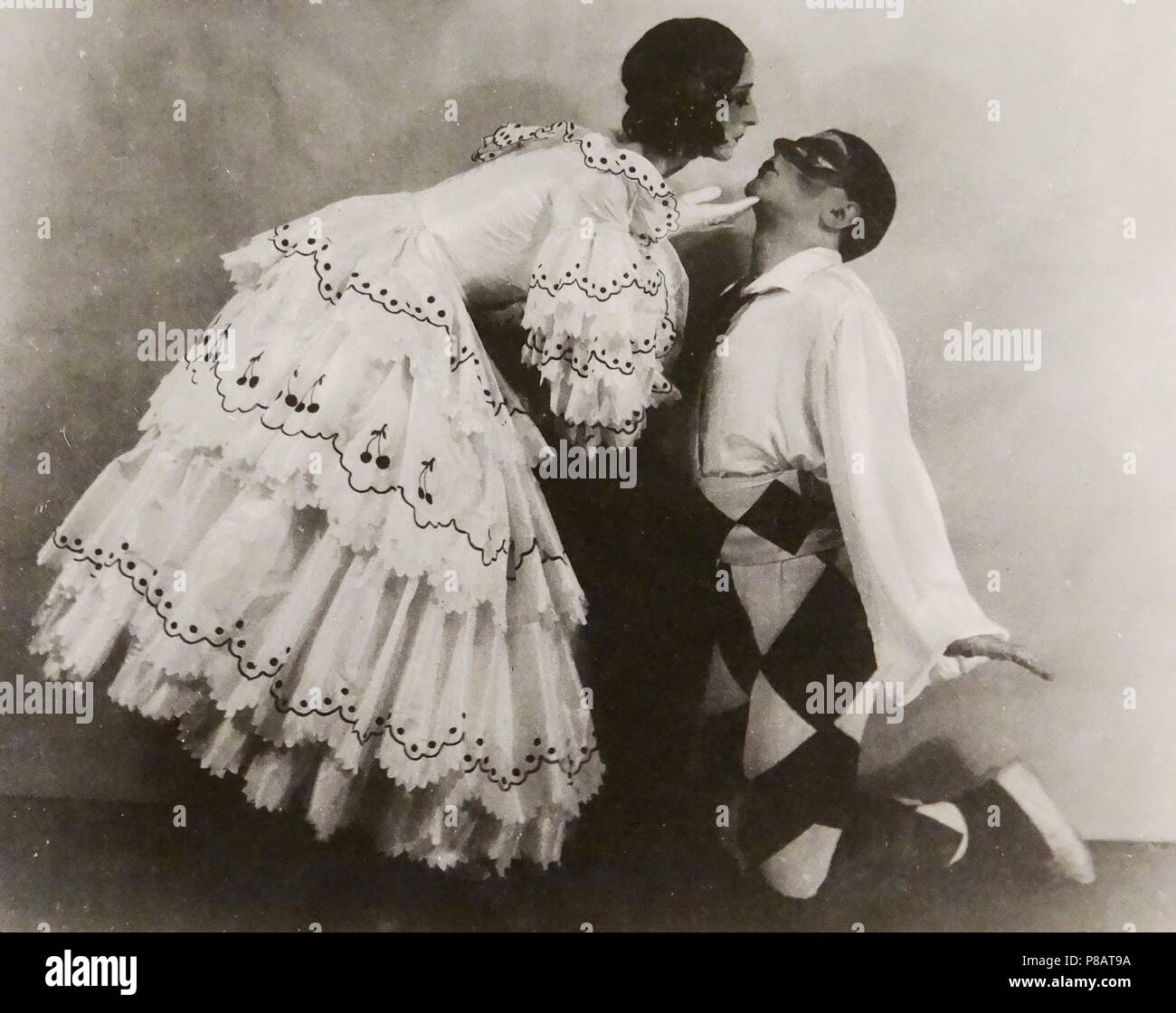 Vera Fokina and Michel Fokine in the ballet Carnaval by R. Schumann ...