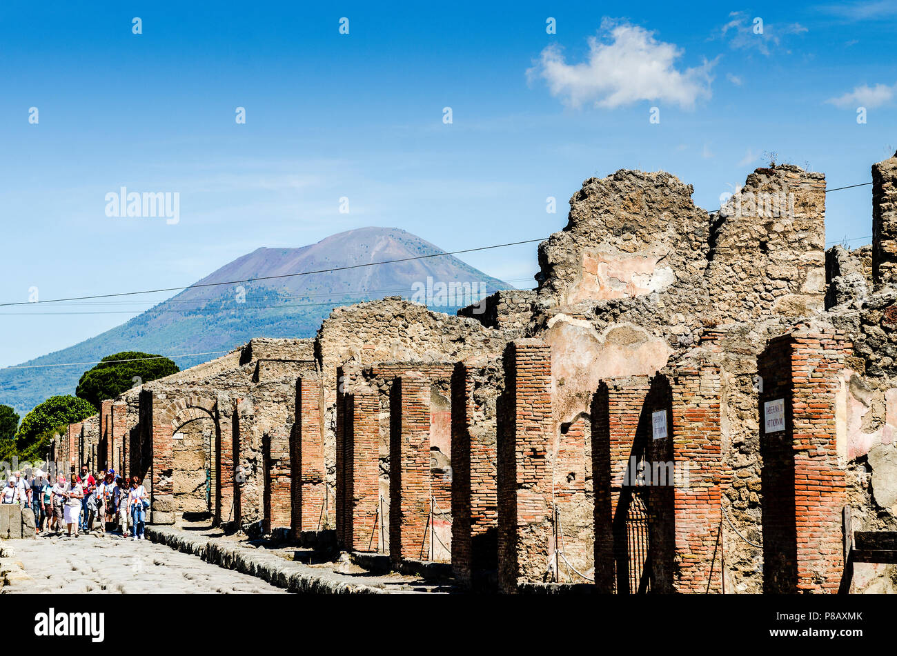 Ancient roman streets hi-res stock photography and images - Alamy