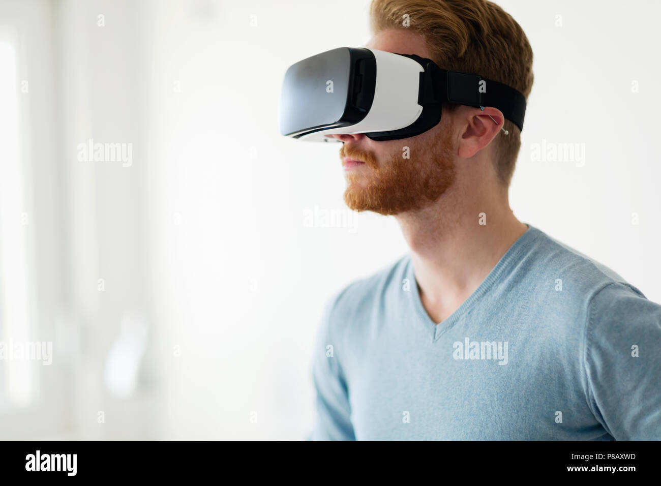 Person wearing headset hi-res stock photography and images - Alamy