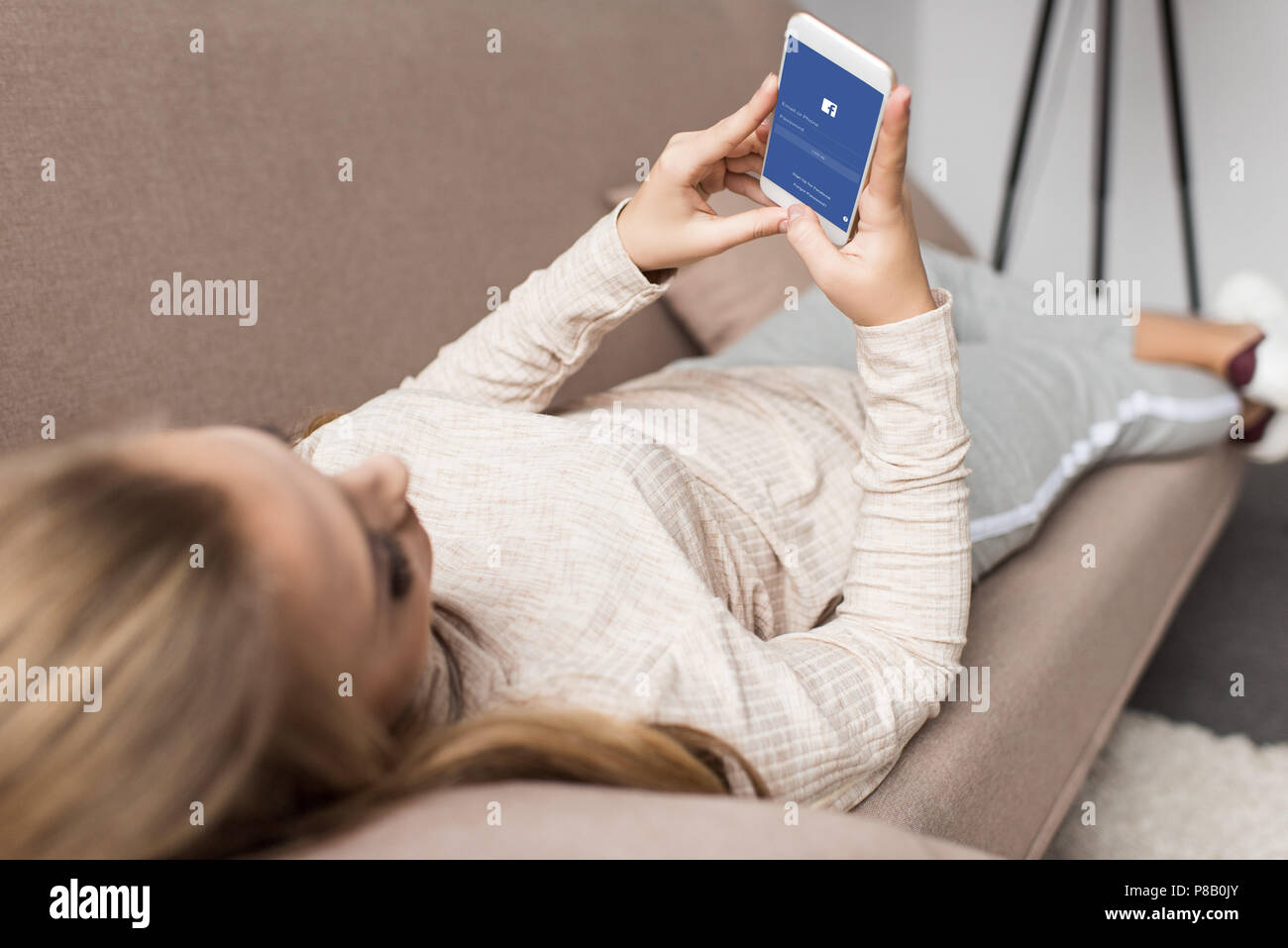 Young woman facebook hi-res stock photography and images - Alamy