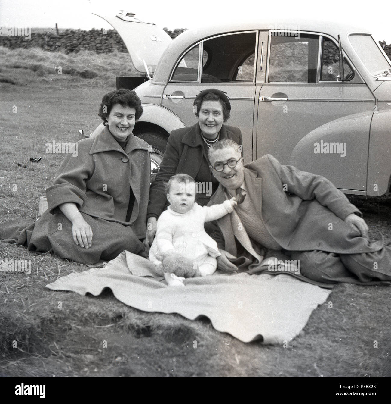 1950s, day trip to the countryside.....a happy mother and her parents ...
