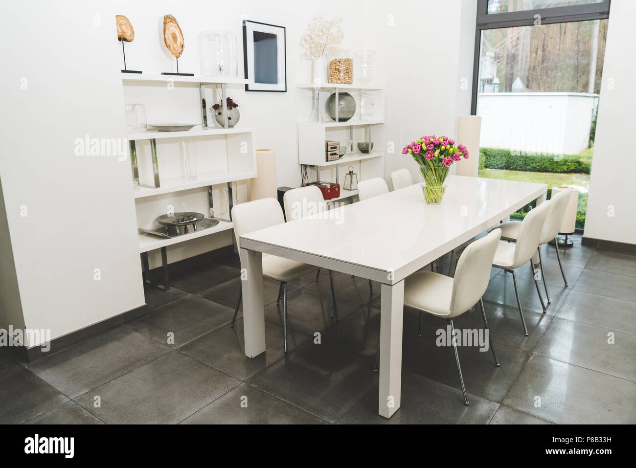 Empty dining room hi-res stock photography and images - Alamy