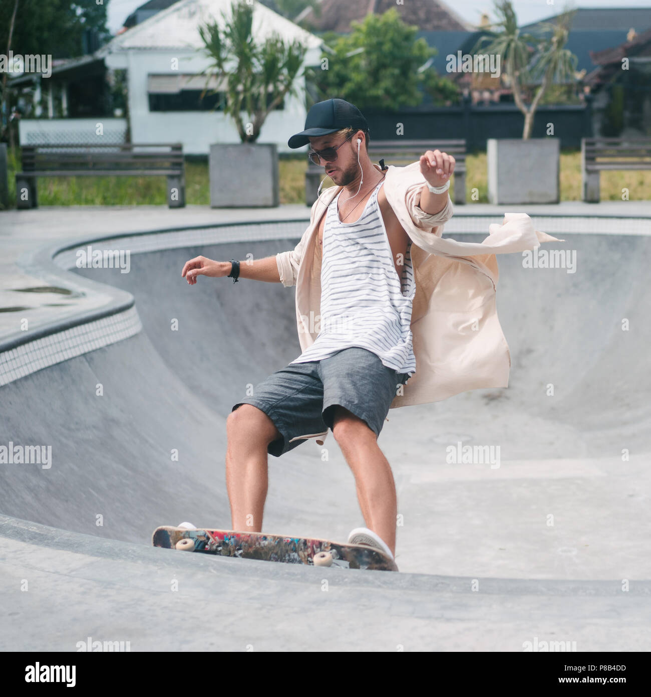 Man skating hi-res stock photography and images - Alamy