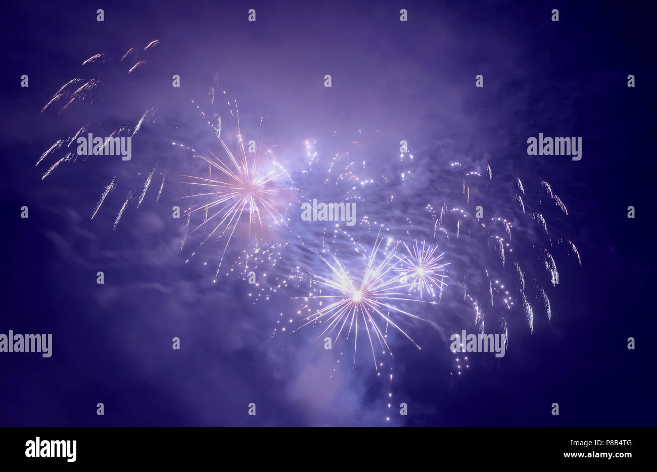 White fireworks hi-res stock photography and images - Alamy