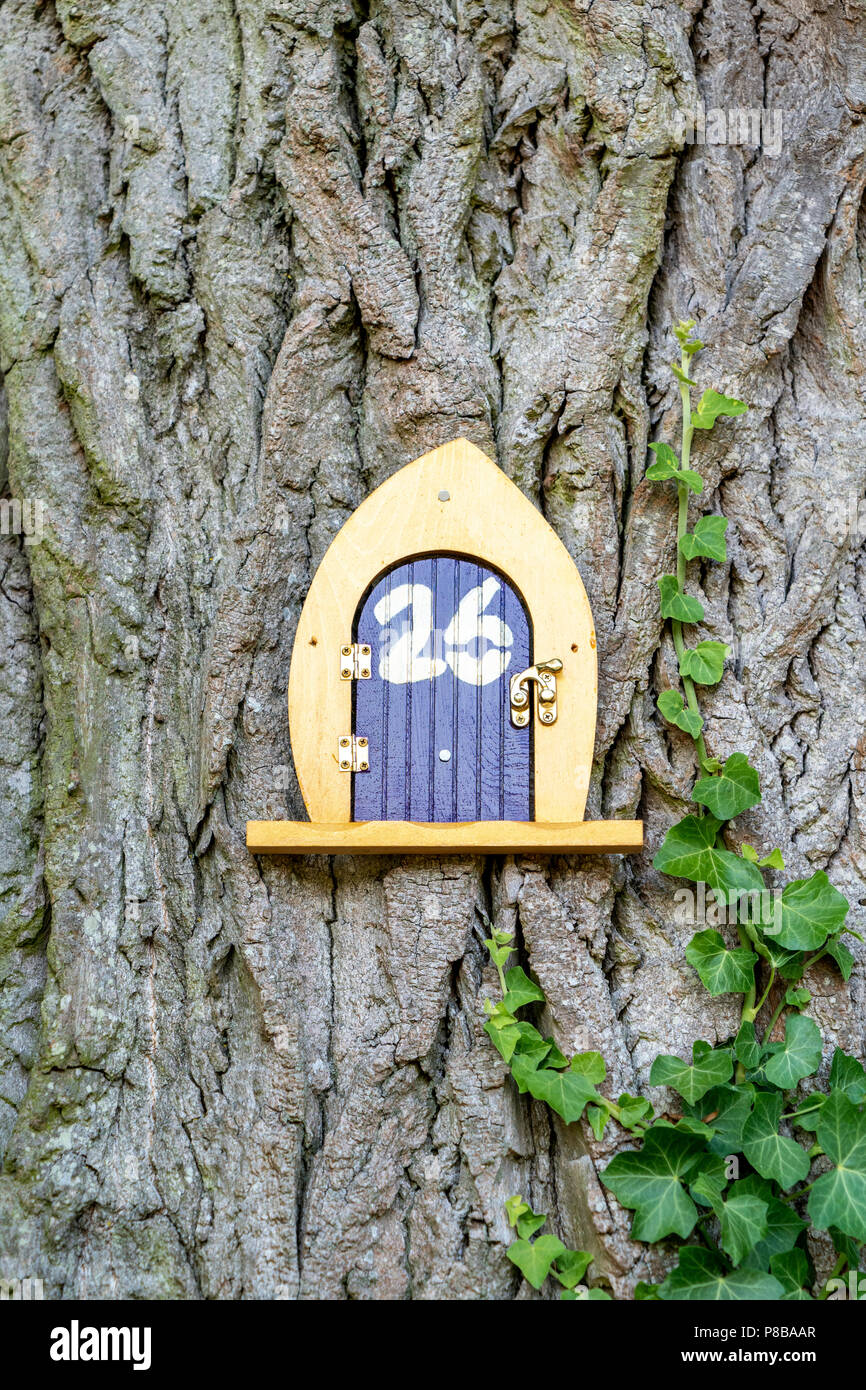 Entrance tree hi-res stock photography and images - Alamy