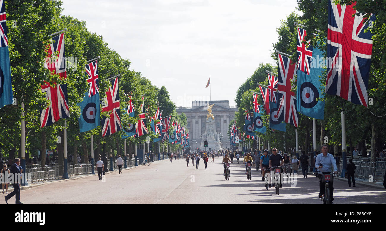 Union jack flag mall london hi-res stock photography and images - Alamy