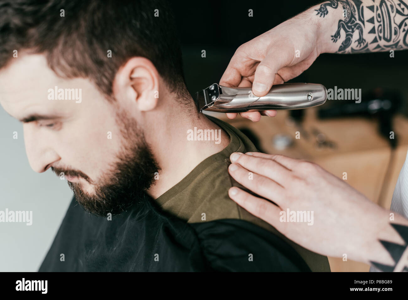Male barber hands shaving customer hi-res stock photography and images ...