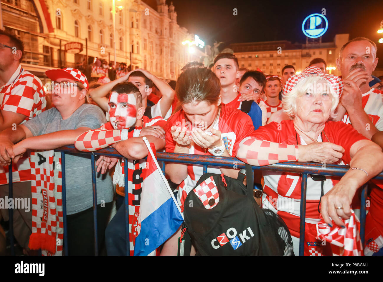 Large group of people praying together hi-res stock photography and ...