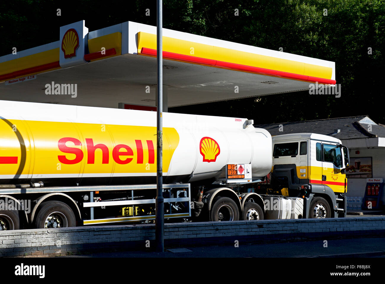 Shell Petrol Petrol Stock Photos & Shell Petrol Petrol Stock Images - Alamy