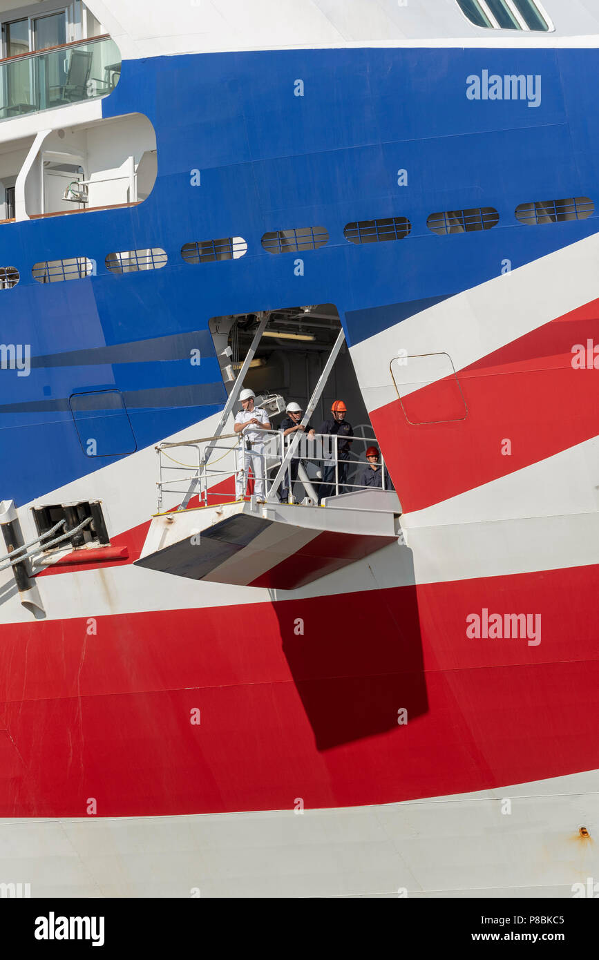 Crew member of a berthing boat hi-res stock photography and images - Alamy