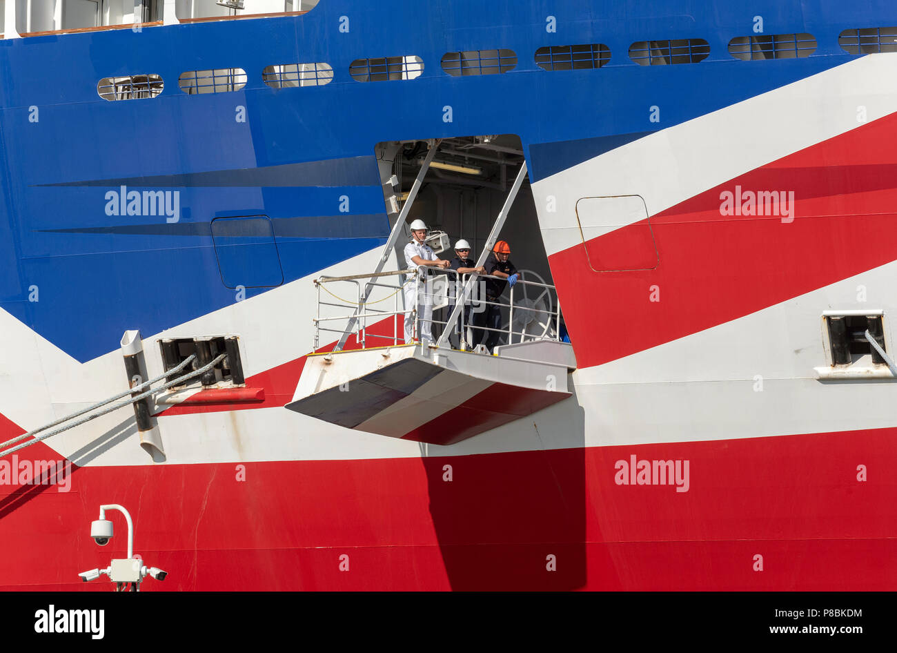 Mooring operation hi-res stock photography and images - Alamy