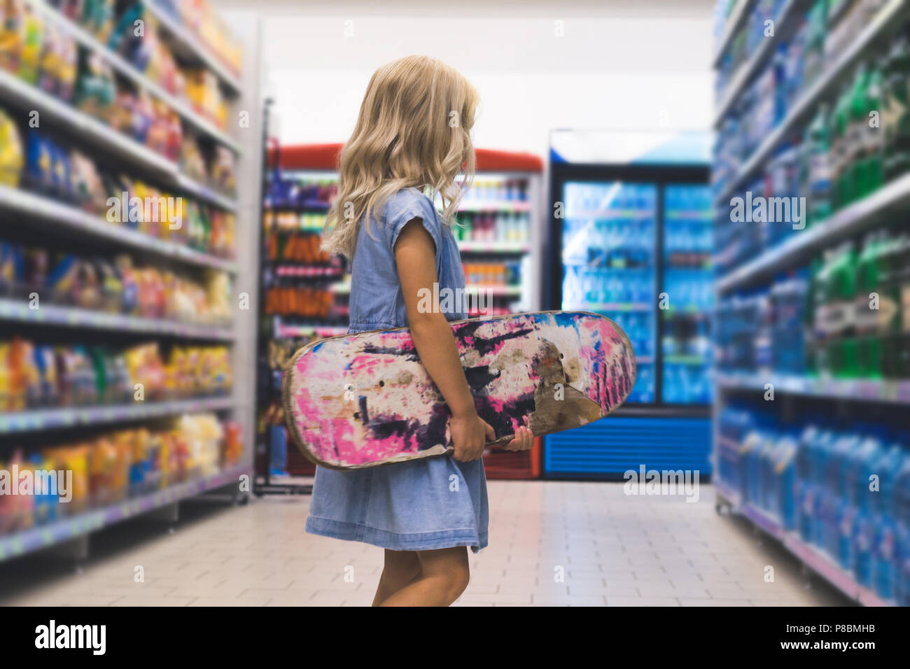 Behind shelves hi-res stock photography and images - Alamy