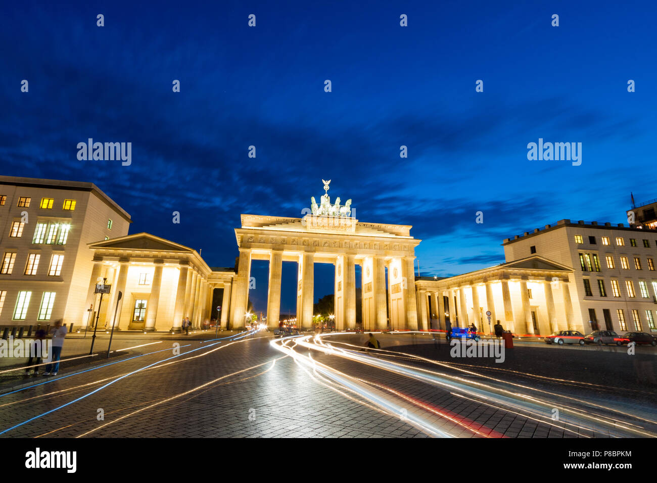 Neoclassical triumphal arch hi-res stock photography and images - Alamy