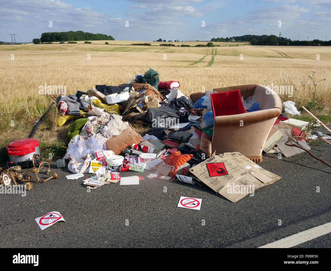 Lorry tipping on landfill hi-res stock photography and images - Alamy