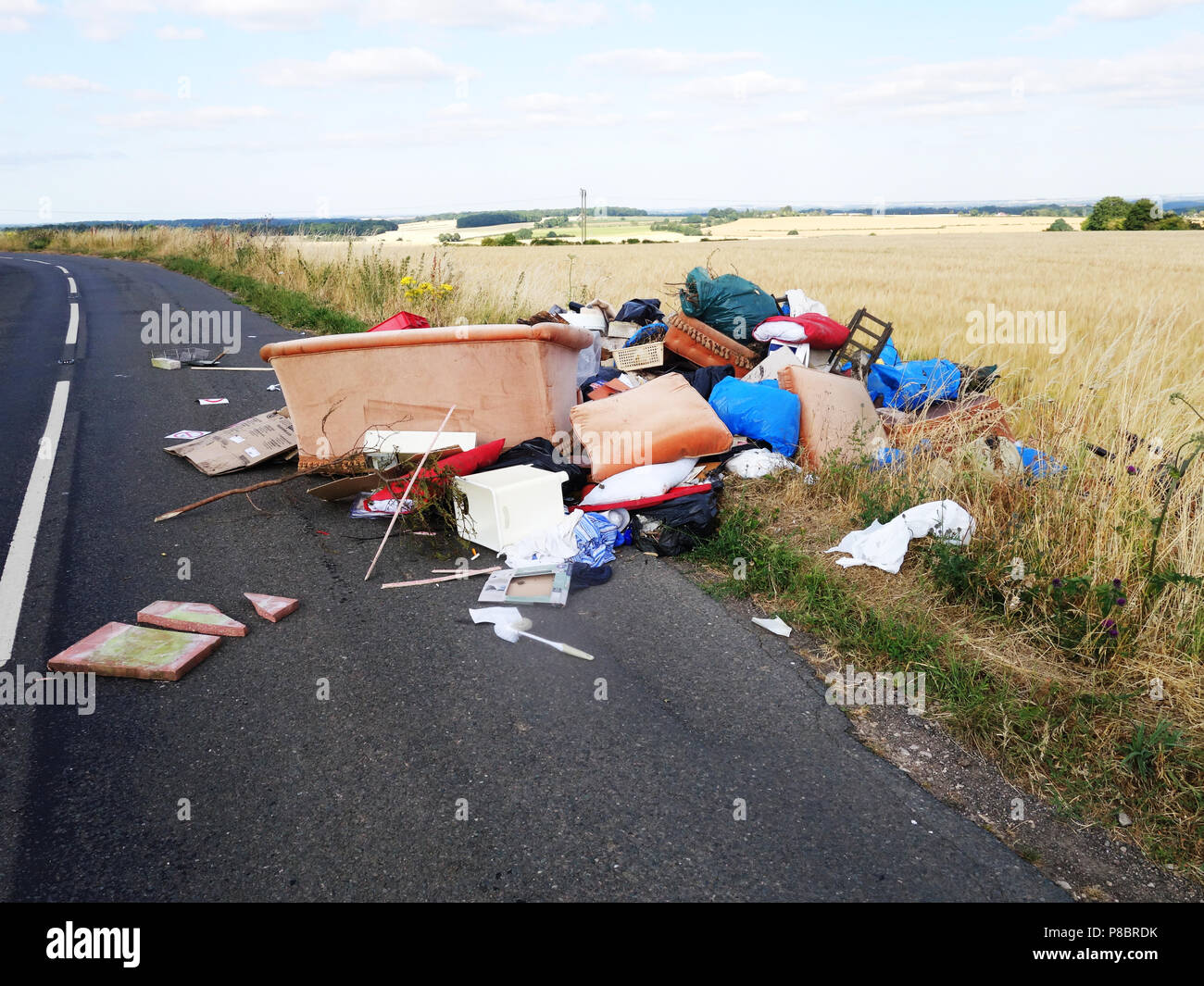 Lorry tipping on landfill hi-res stock photography and images - Alamy
