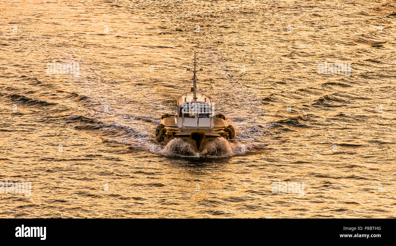 Plowing water hi-res stock photography and images - Alamy