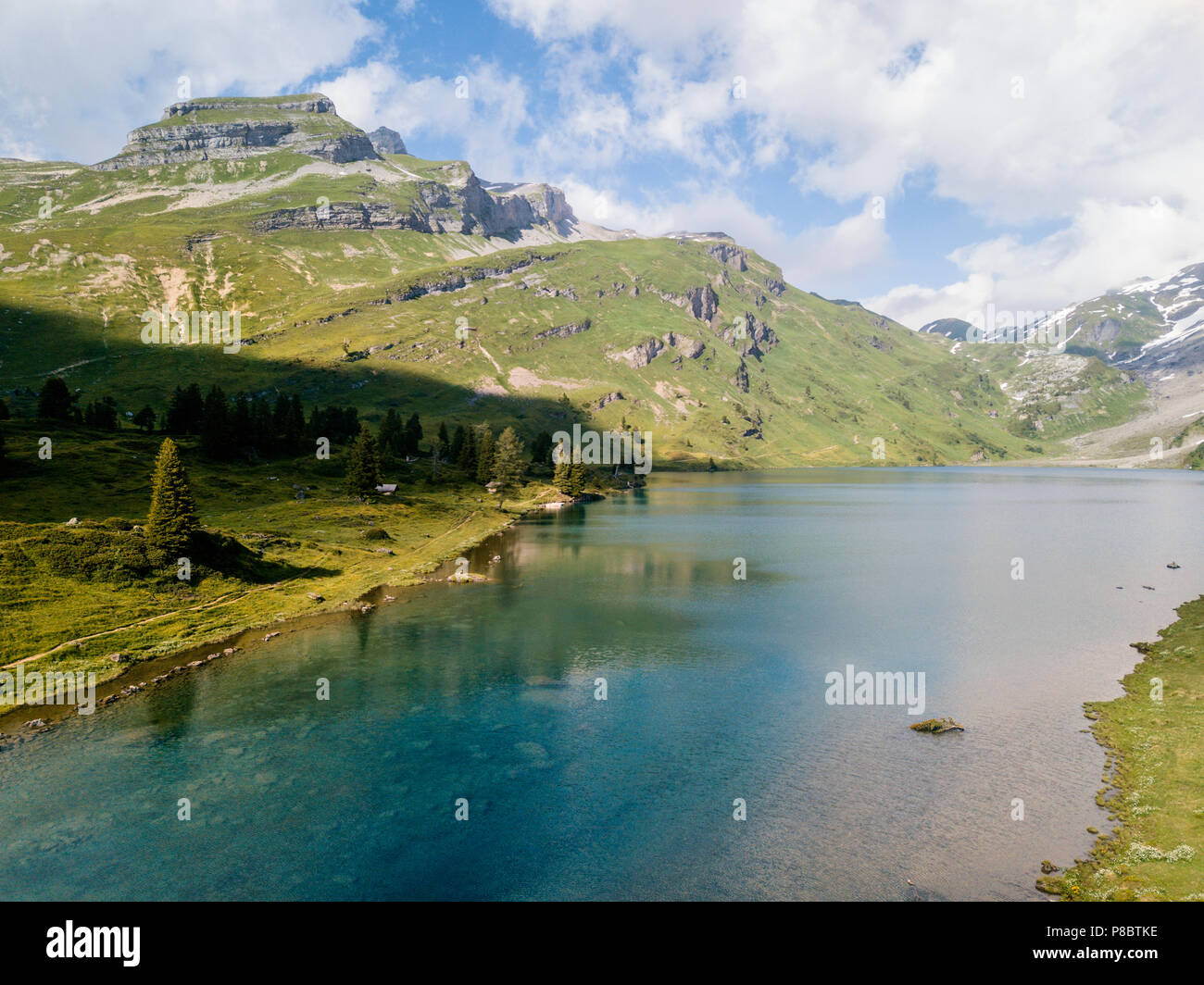 Emerald green water lake hi-res stock photography and images - Alamy