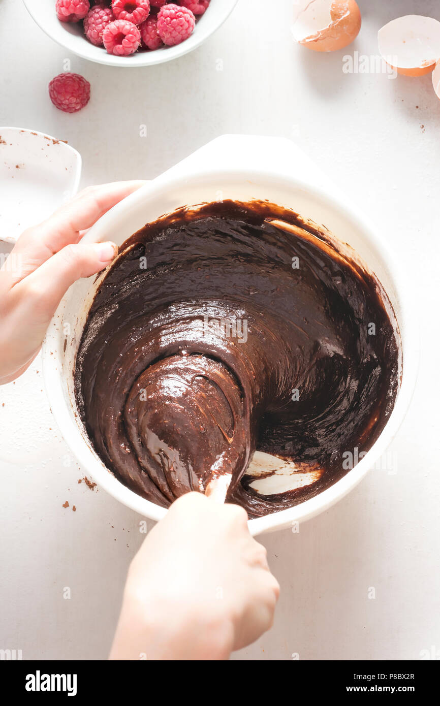 Cake batter wooden spoon hi-res stock photography and images - Alamy