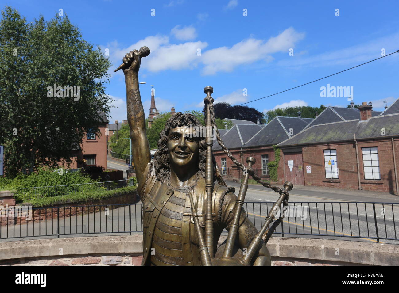 Bon scott statue kirriemuir hi-res stock photography and images - Alamy