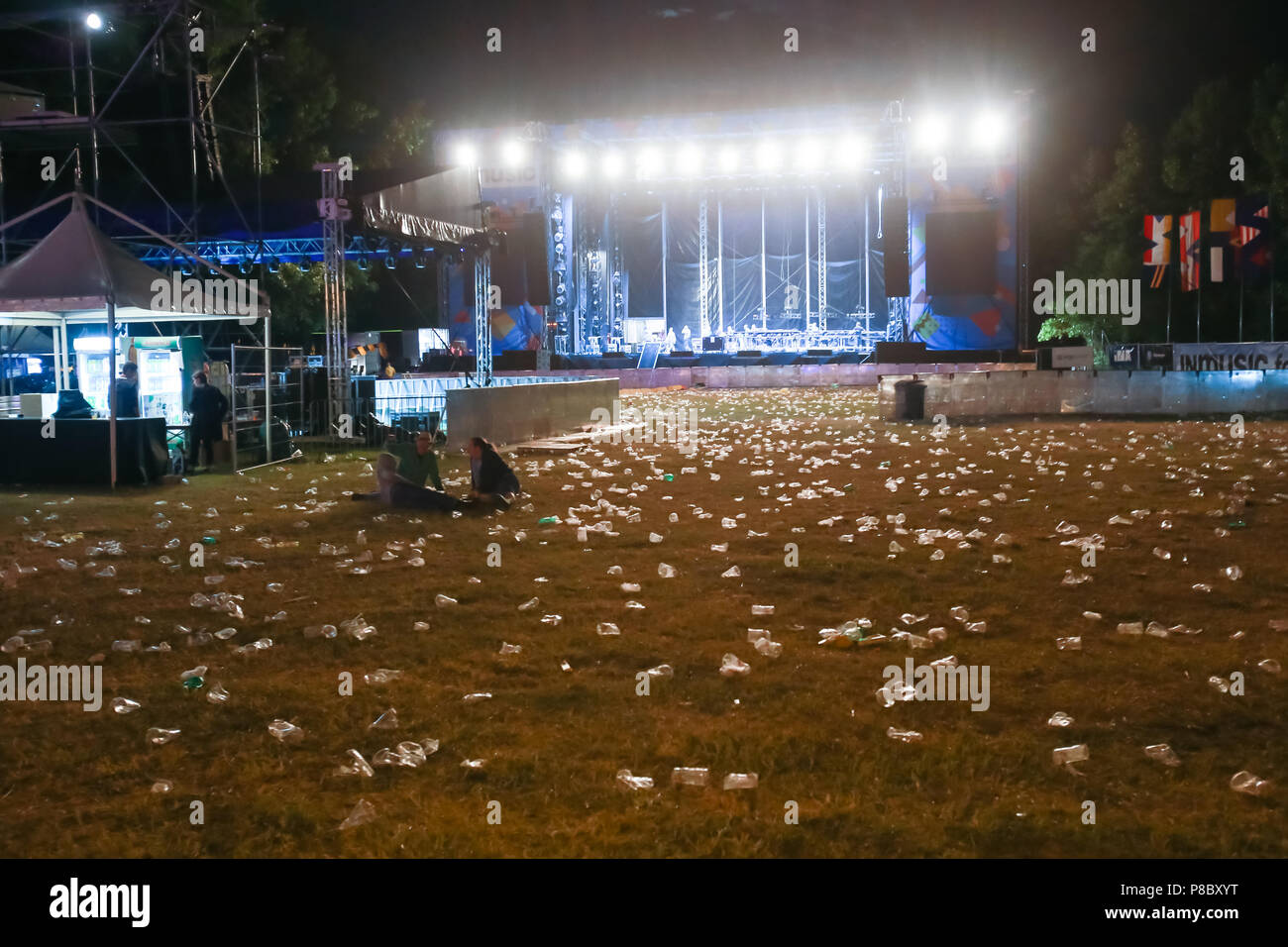 Empty stage concert rubbish hi-res stock photography and images - Alamy