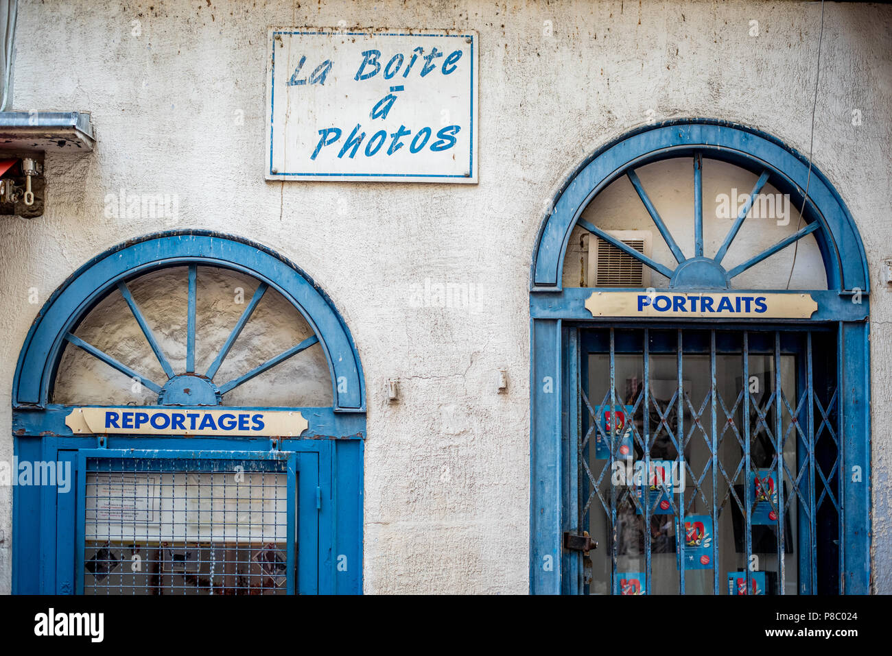 Old fashioned portrait photography shop in Nice Old Town, France Stock ...