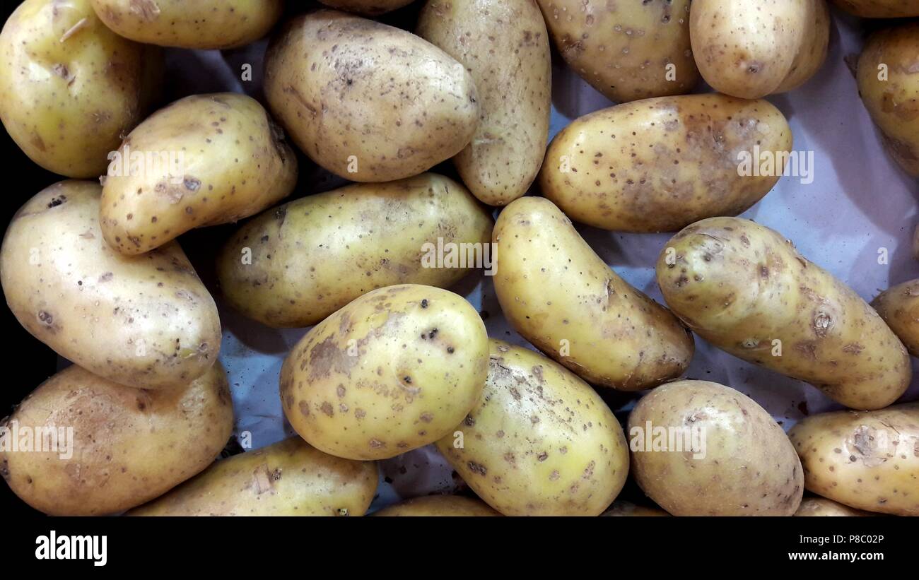 A lot of Potato (Solanum tuberosum) in the market Stock Photo - Alamy