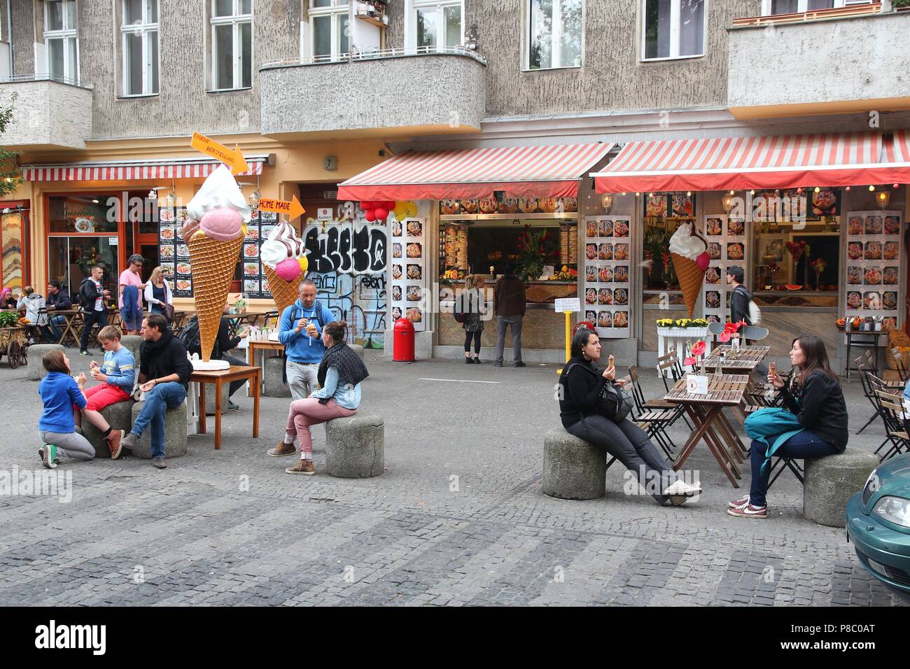 BERLIN, GERMANY - AUGUST 26, 2014: People dine out in Wrangelkiez area ...