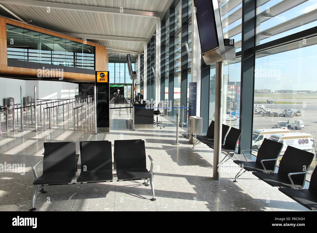 Airside heathrow hi-res stock photography and images - Alamy