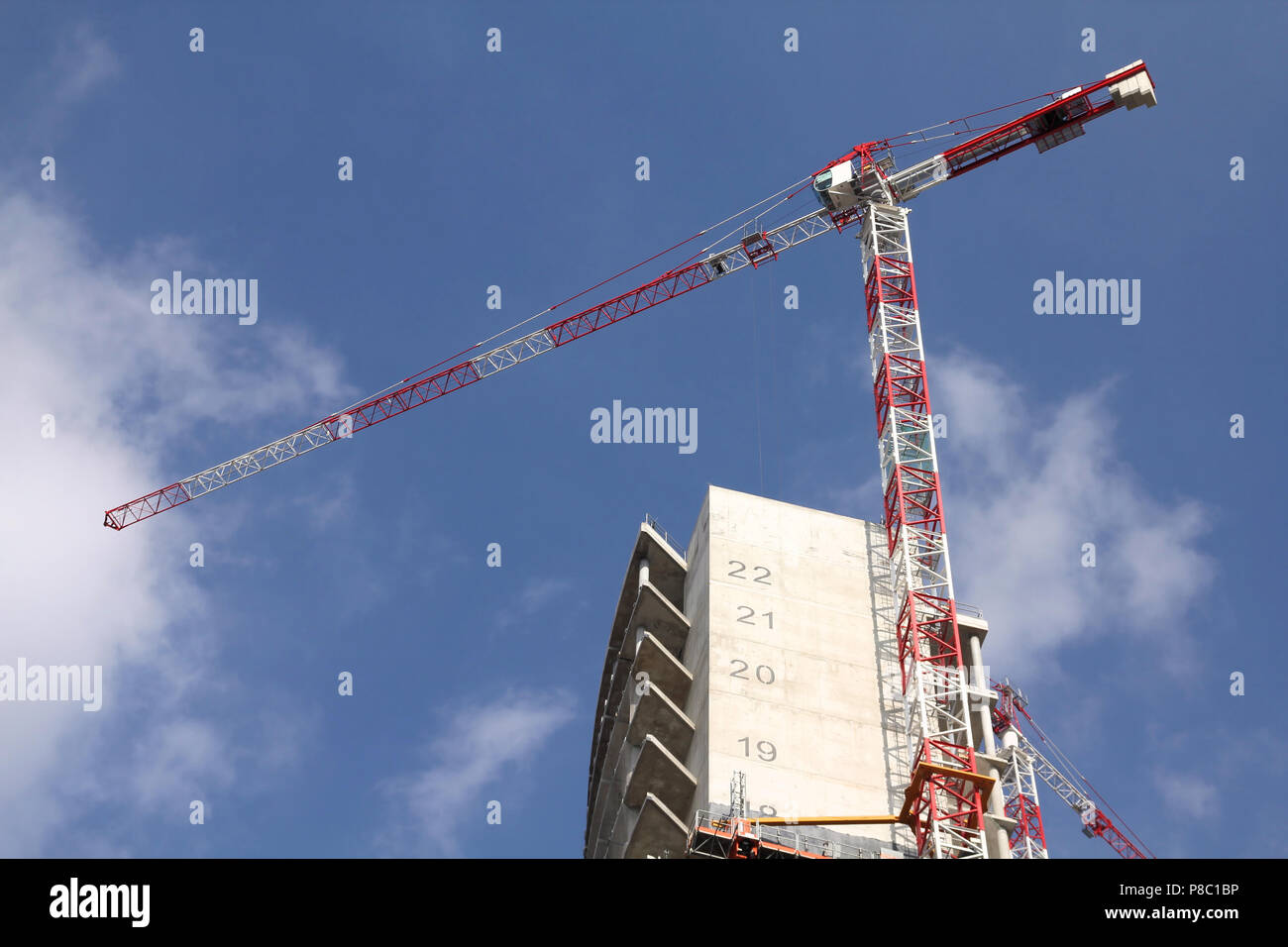 Generic skyscraper tall building hi-res stock photography and images ...