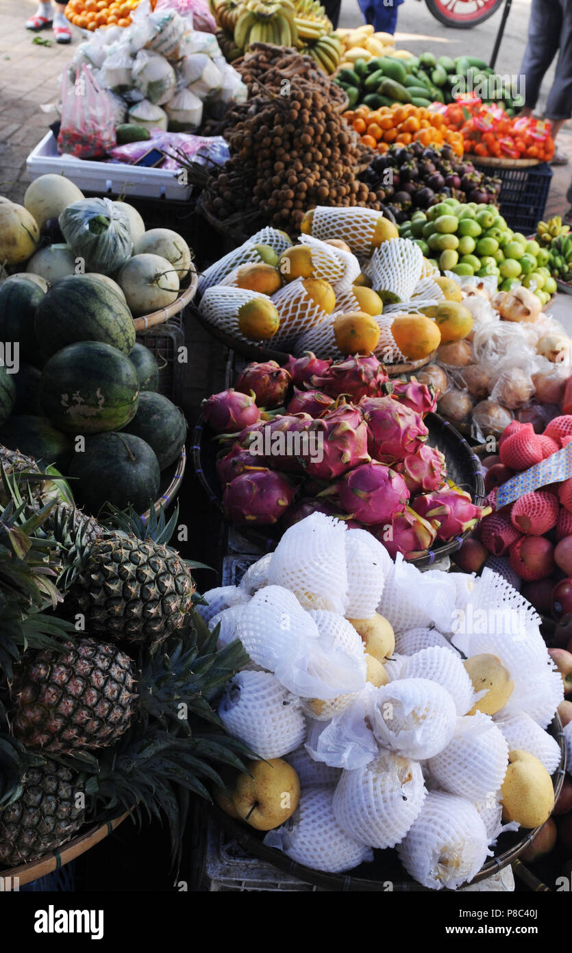 Laos: Fresh fruits at the market of Pakse City Stock Photo - Alamy