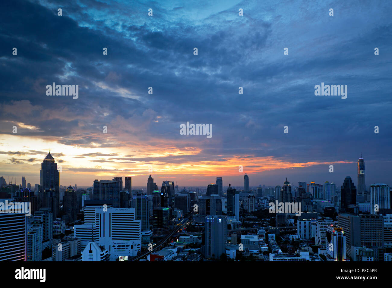 Cityscape at horizon hi-res stock photography and images - Alamy