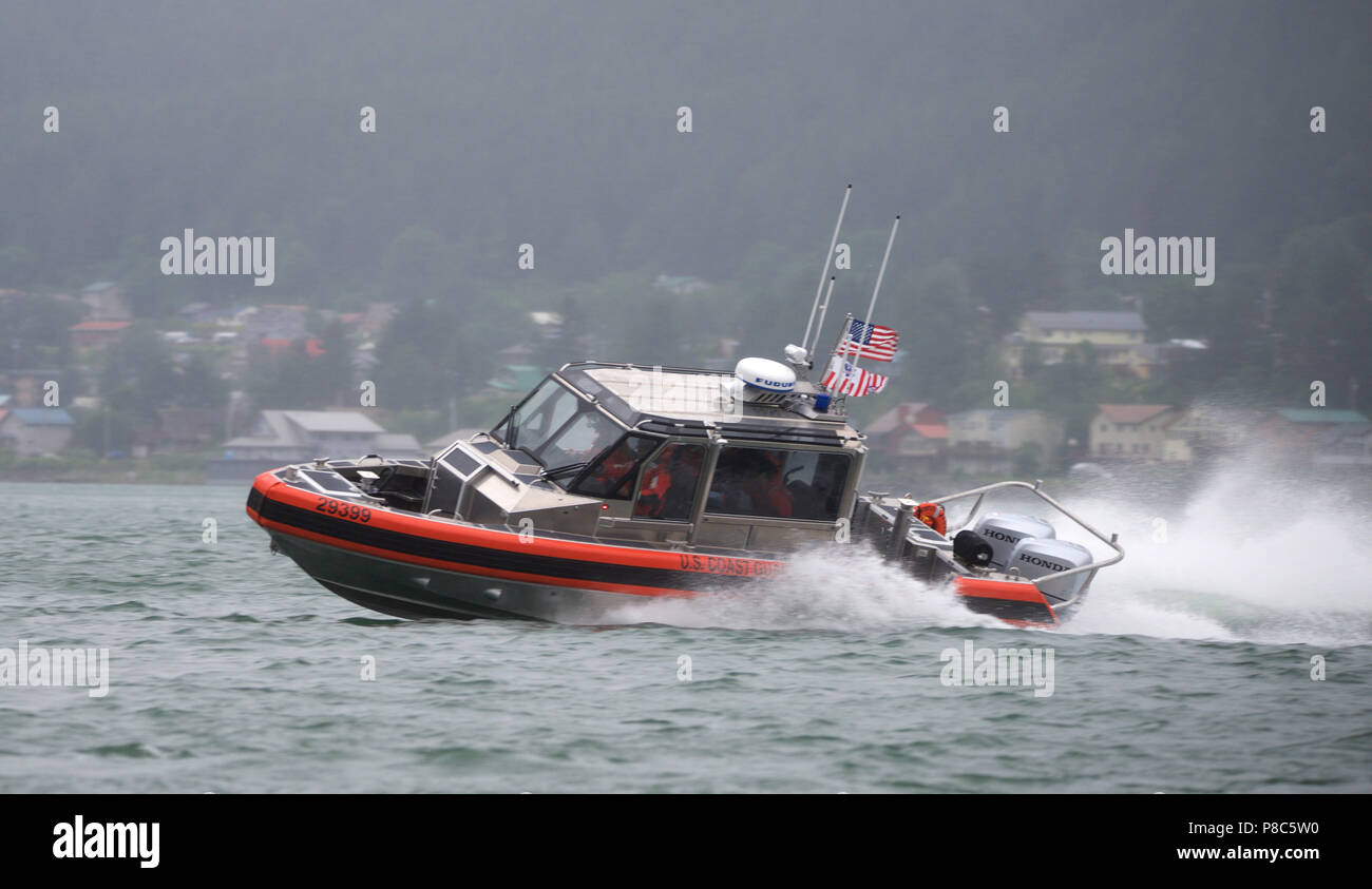 Coast guard 29 foot response boat small ii hi-res stock photography and ...
