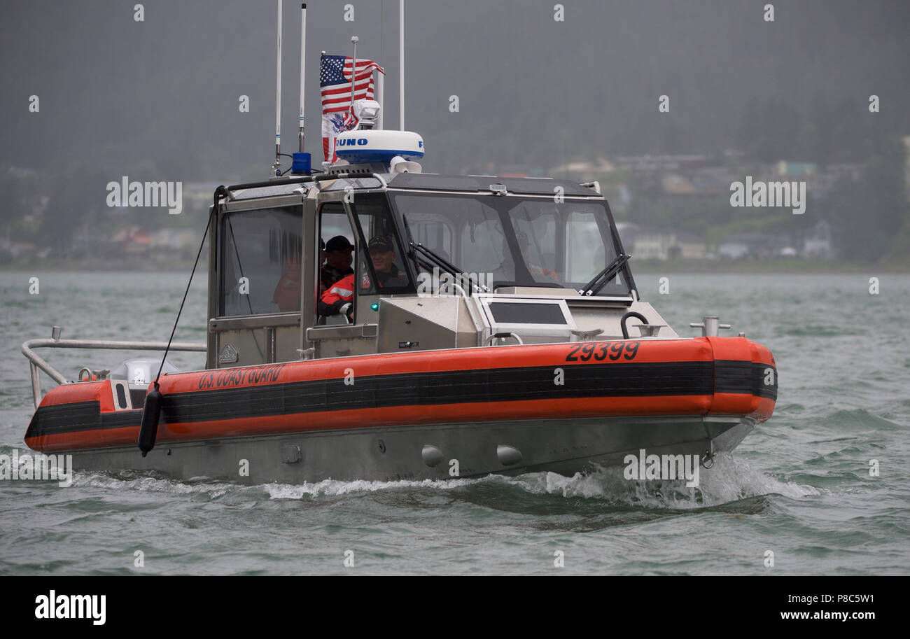 Coast guard 29 foot response boat small ii hi-res stock photography and ...