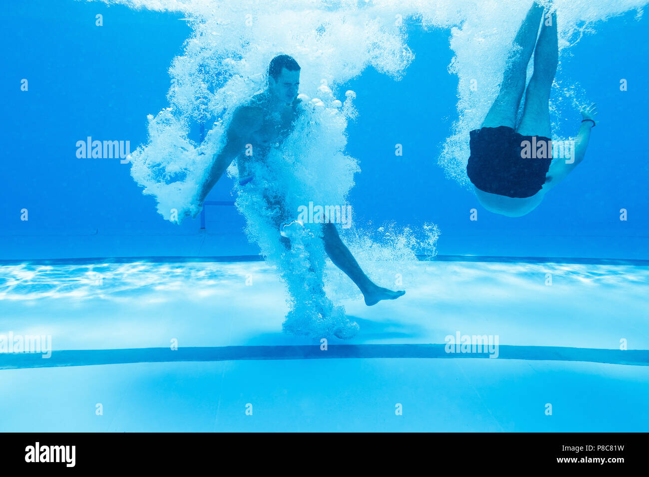 Friends Underwater In Swimming Pool Stock Photos & Friends Underwater ...