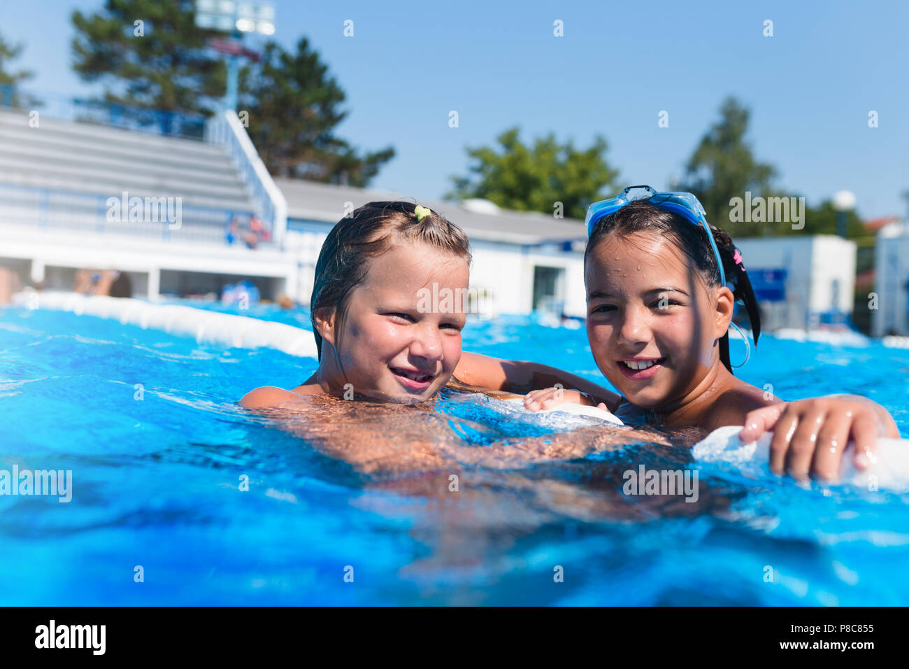 Two girls underwater hi-res stock photography and images - Alamy