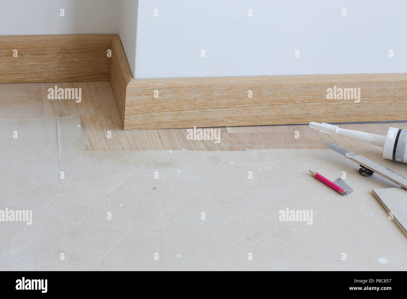 Wooden plinth installation. Closeup Stock Photo - Alamy
