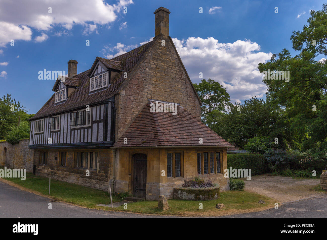 Half-timbered cottage in Overbury, Worcestershire Stock Photo - Alamy
