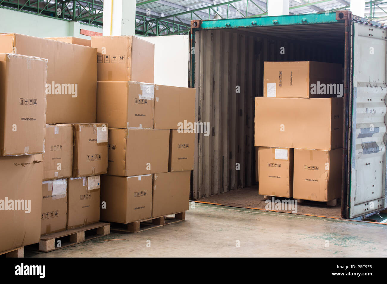 Shipping cartons hi-res stock photography and images - Alamy