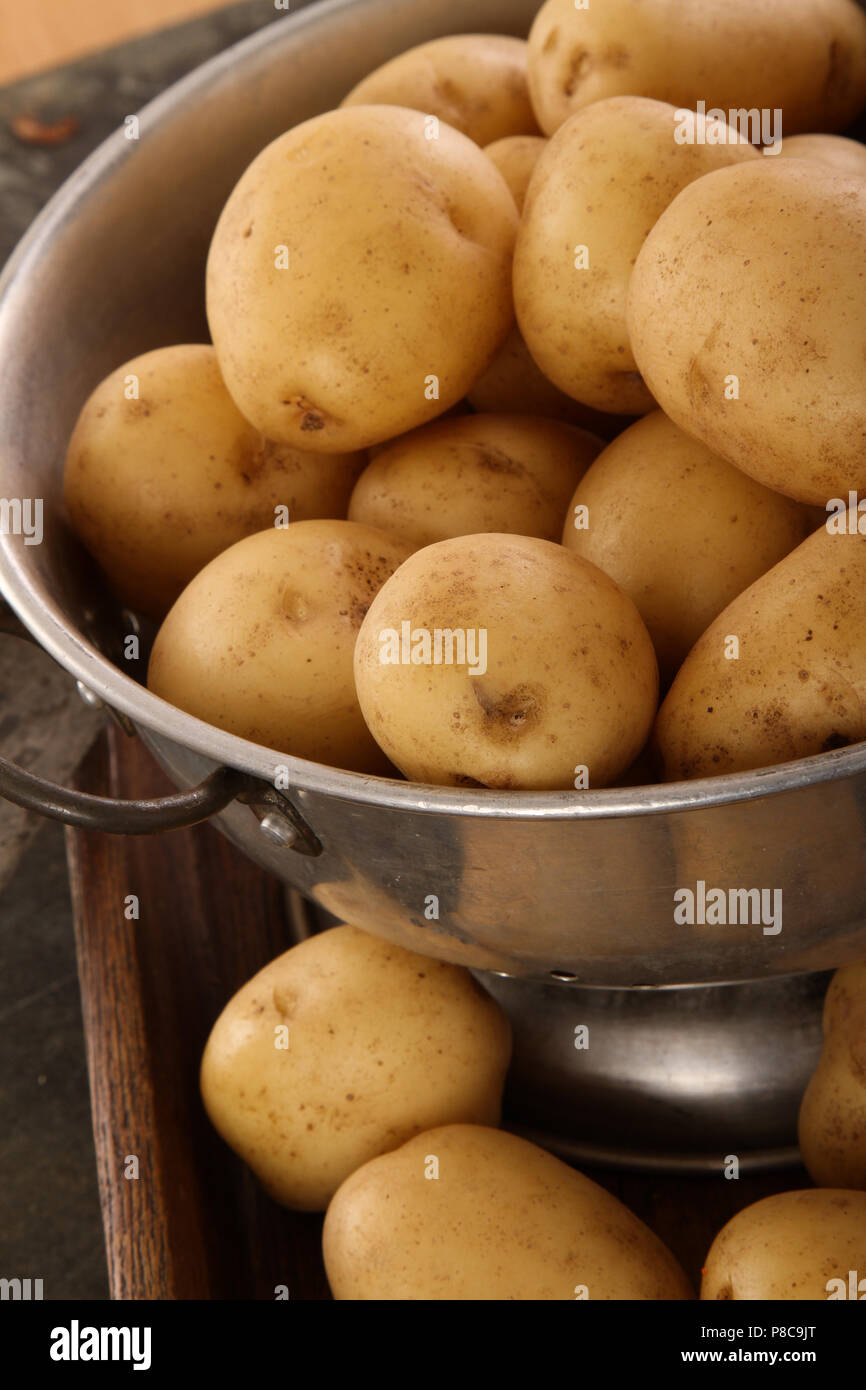 washed mid sized potatoes Stock Photo - Alamy