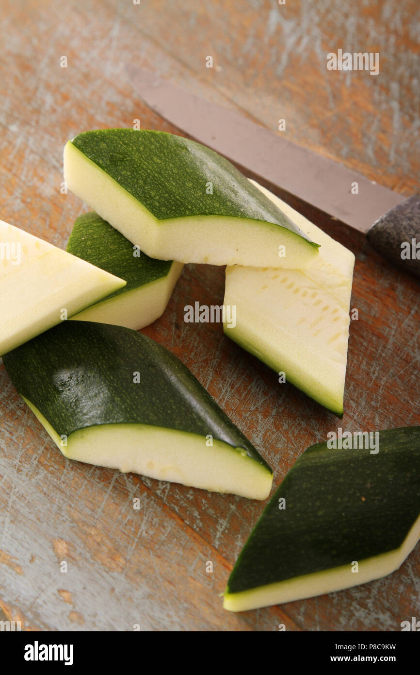 courgette diamond cut Stock Photo - Alamy