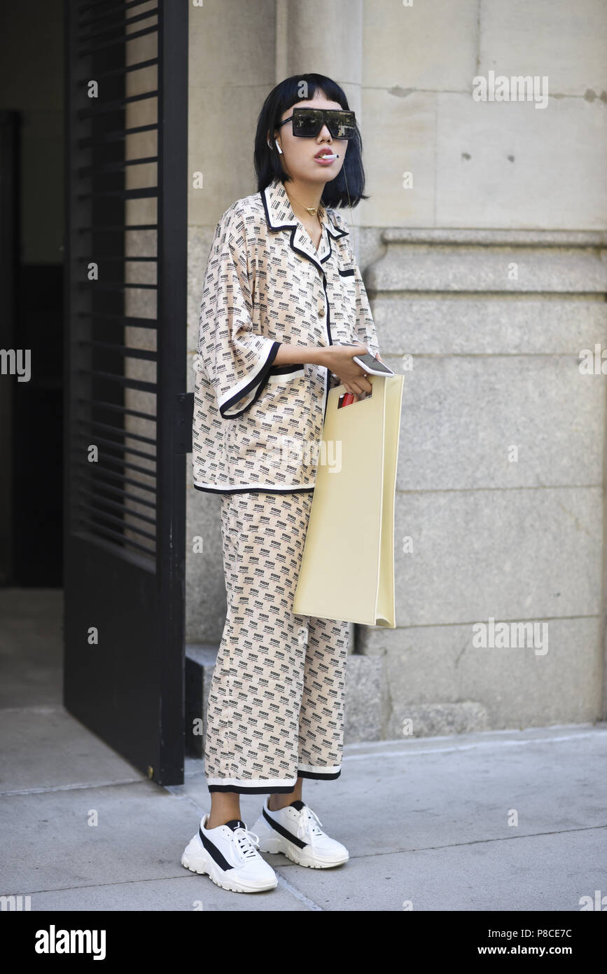 Smoking mens fashion hi-res stock photography and images - Alamy