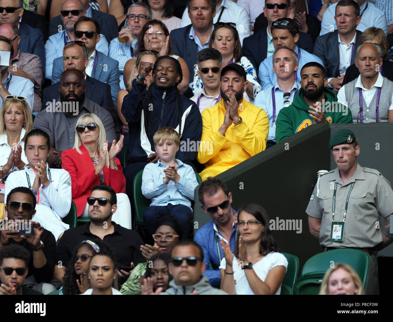 Rapper drake hi-res stock photography and images - Alamy
