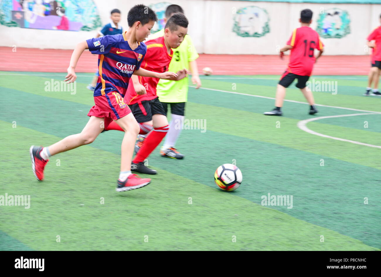 Fuyang, Fuyang, China. 11th July, 2018. Fuyang, CHINA-Pupils play ...